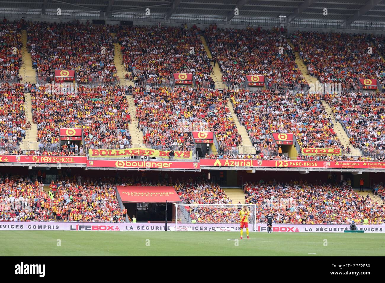 Supporters Lens during the French championship Ligue 1 football match ...