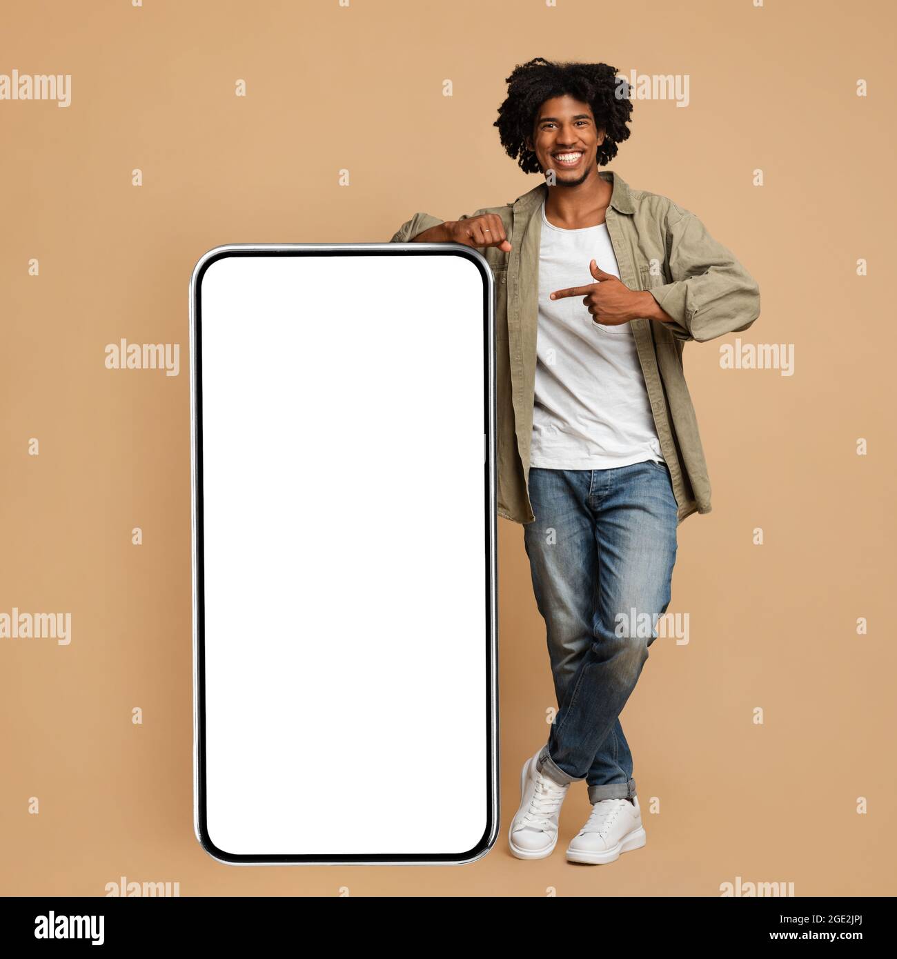 Guy screen hi-res stock photography and images - Alamy