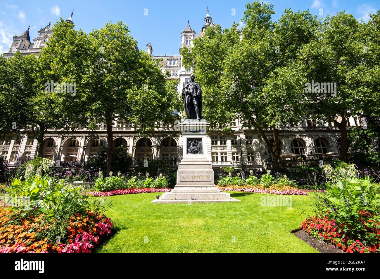 Statue of Sir Henry Bartle Frere in Whitehall Gardens on Victoria ...
