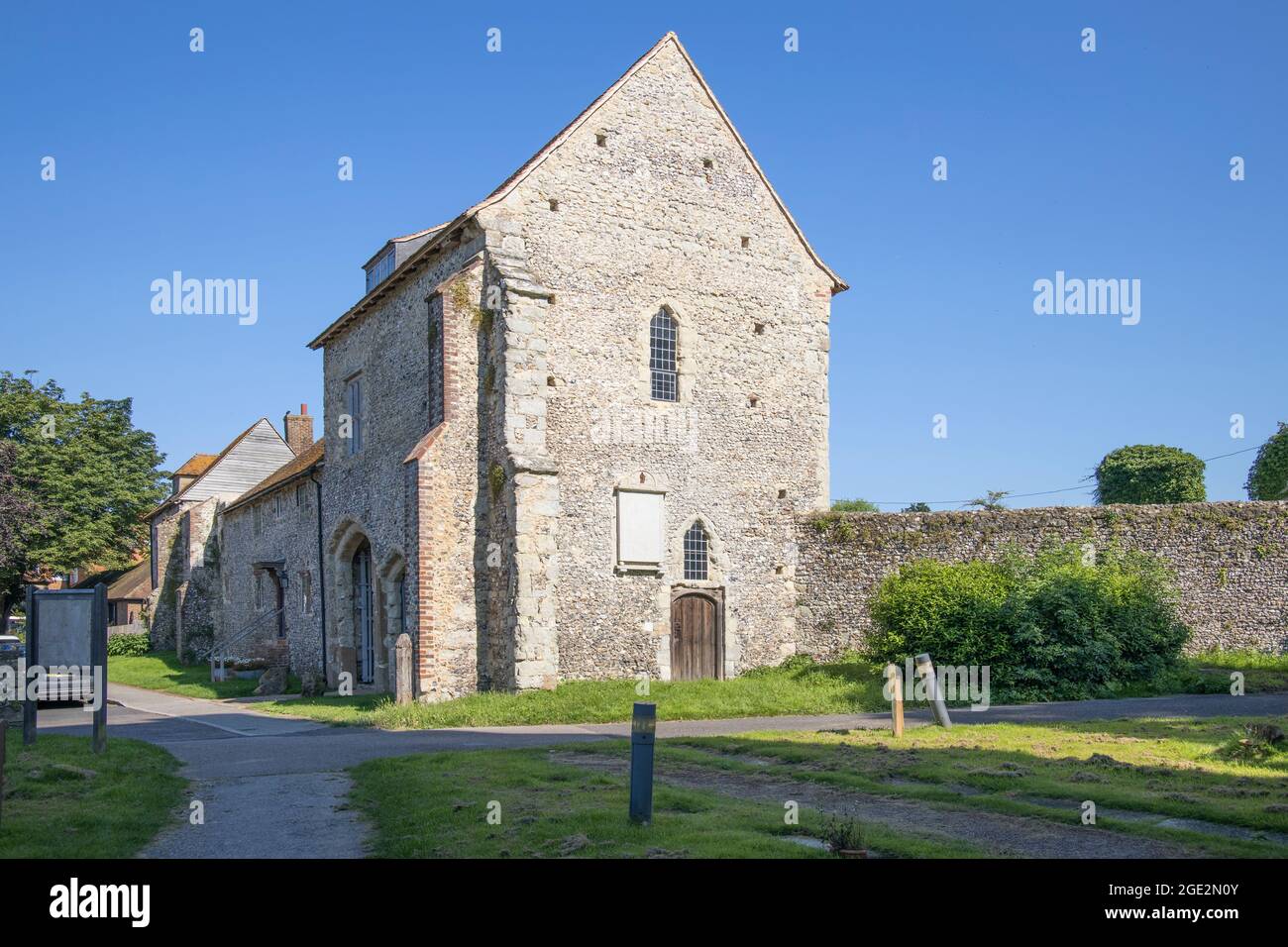 Old english buildings hi-res stock photography and images - Alamy