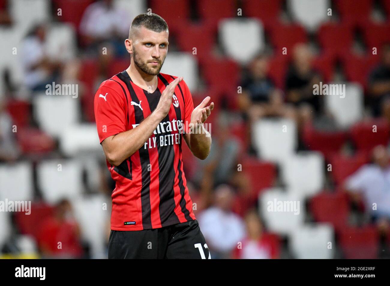 Football clapping photo hi-res stock photography and images - Alamy