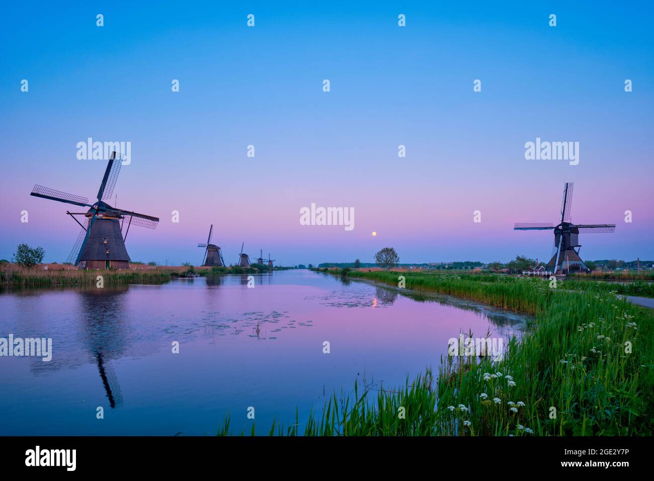 Windmills at Kinderdijk in Holland. Netherlands Stock Photo - Alamy