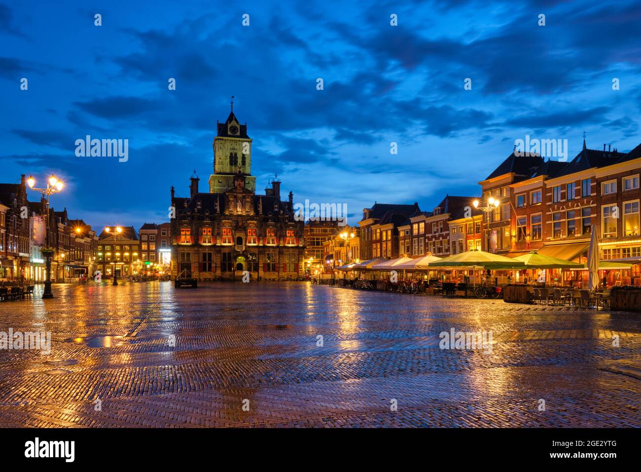 Delft Market Square Markt in the evening. Delfth, Netherlands Stock ...