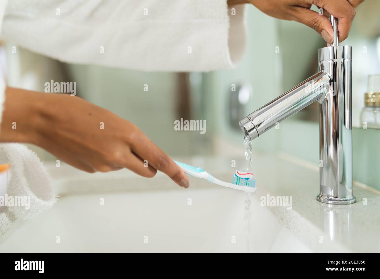 Toothbrush and toothpaste water hi-res stock photography and images - Alamy