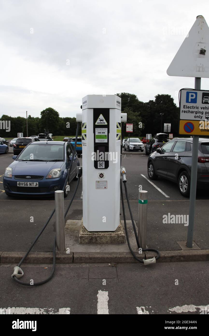 Econtricity electric car charge point Motorway Services - Westbound M4 ...