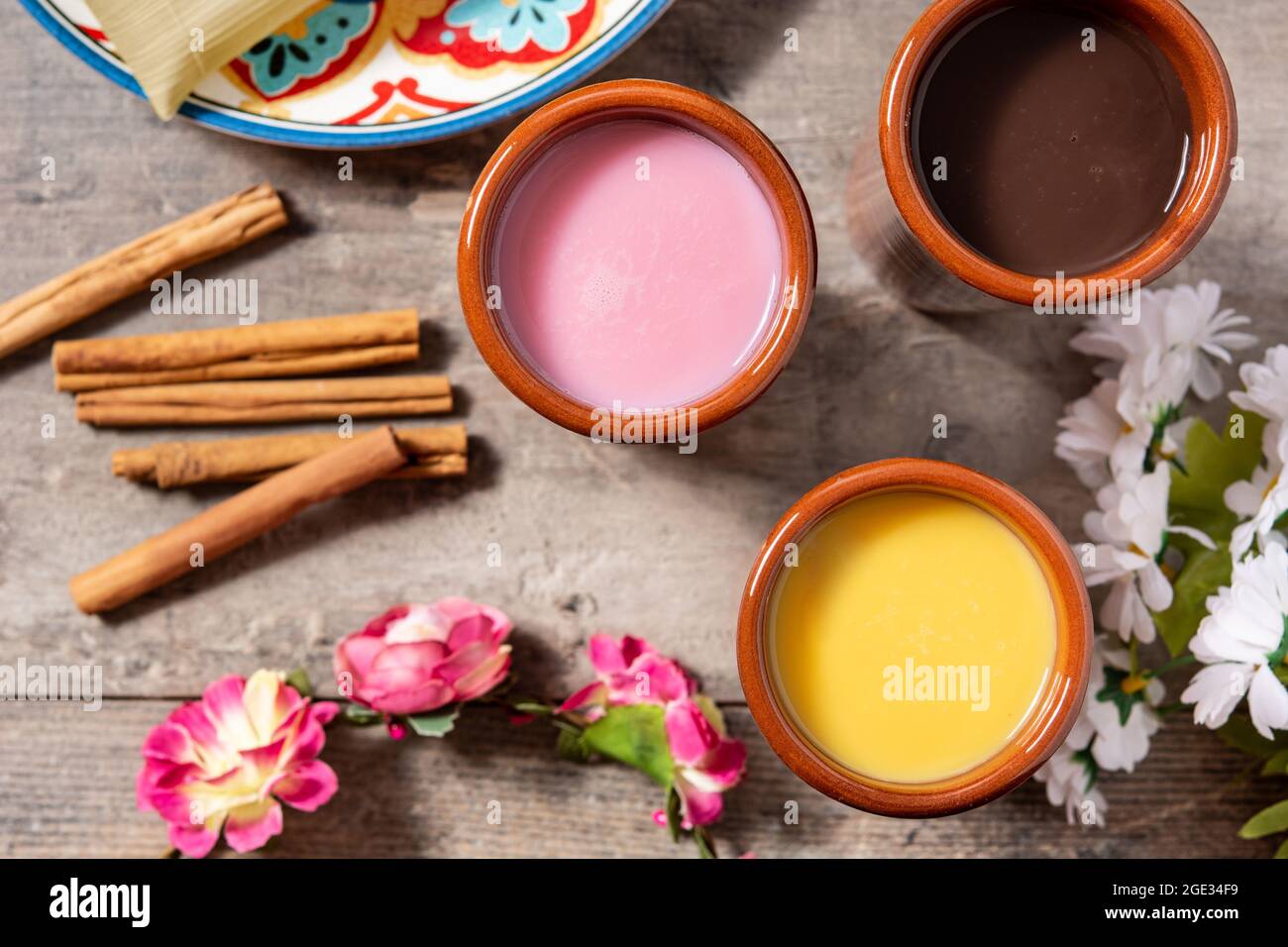 Pink mexican table hi-res stock photography and images - Alamy