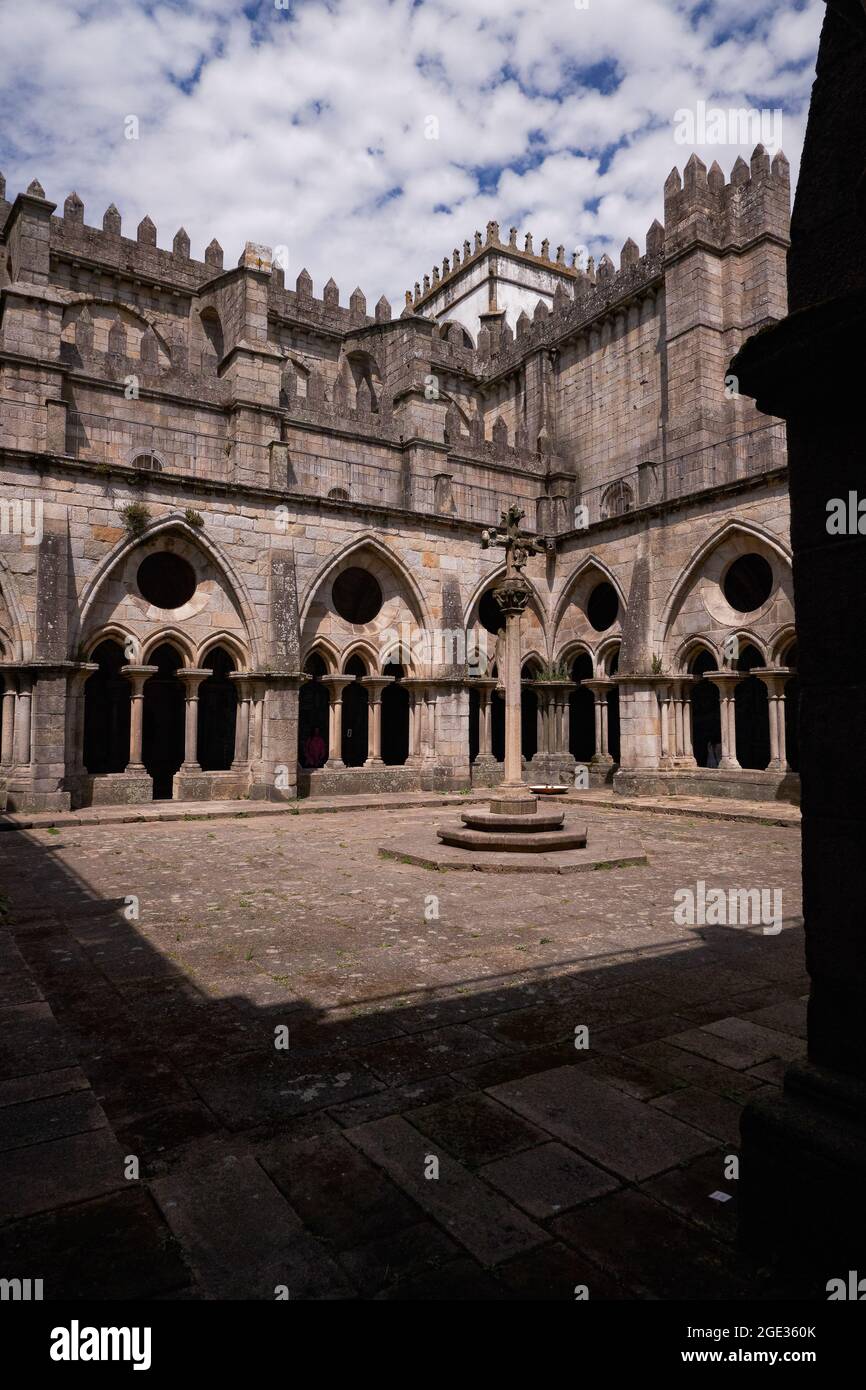 Gothic cathedral cloister hi-res stock photography and images - Alamy