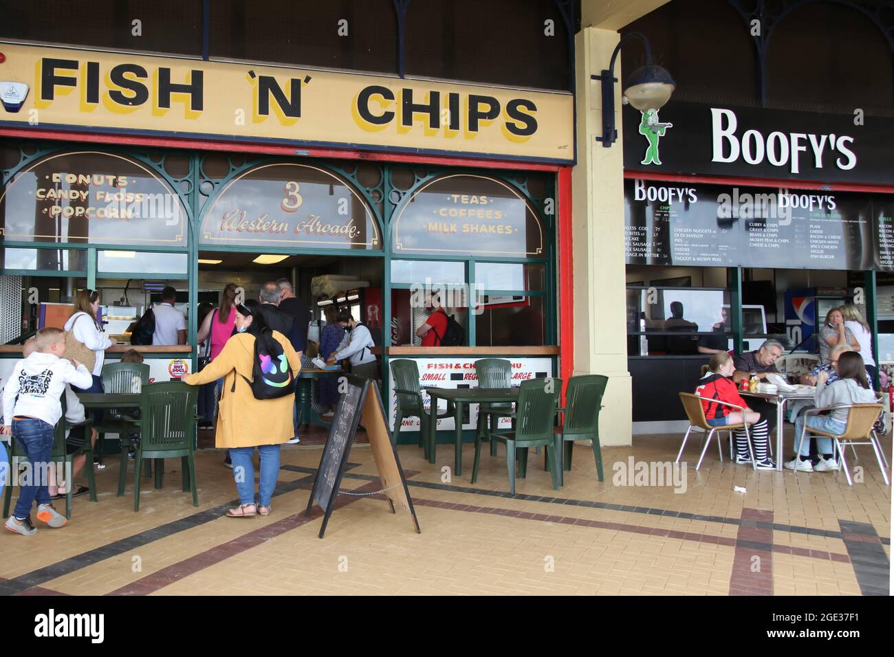 Barry island fish and chips hi-res stock photography and images - Alamy