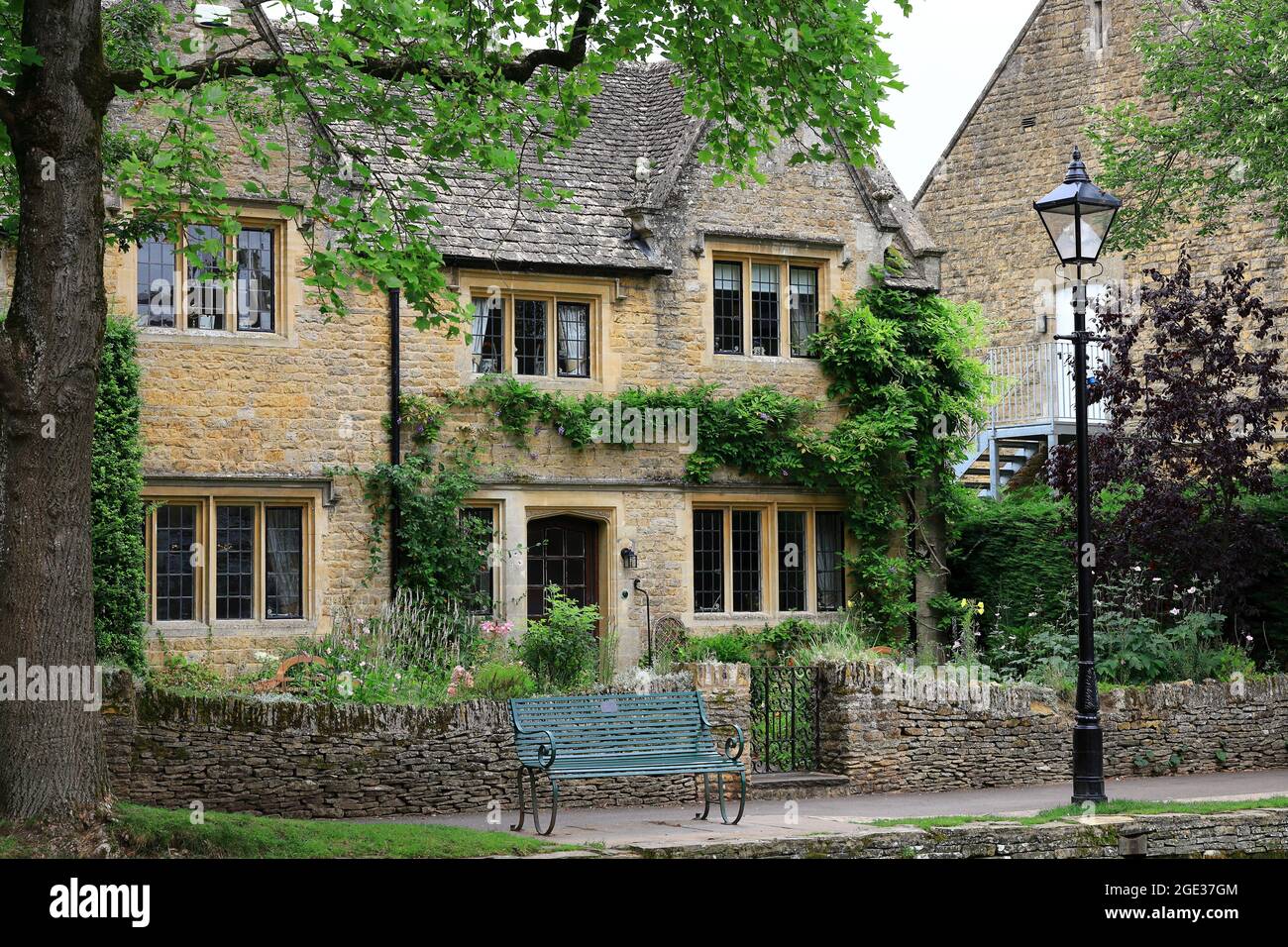 Traditional stone cottage in Bourton on the Water in the Cotswolds UK ...