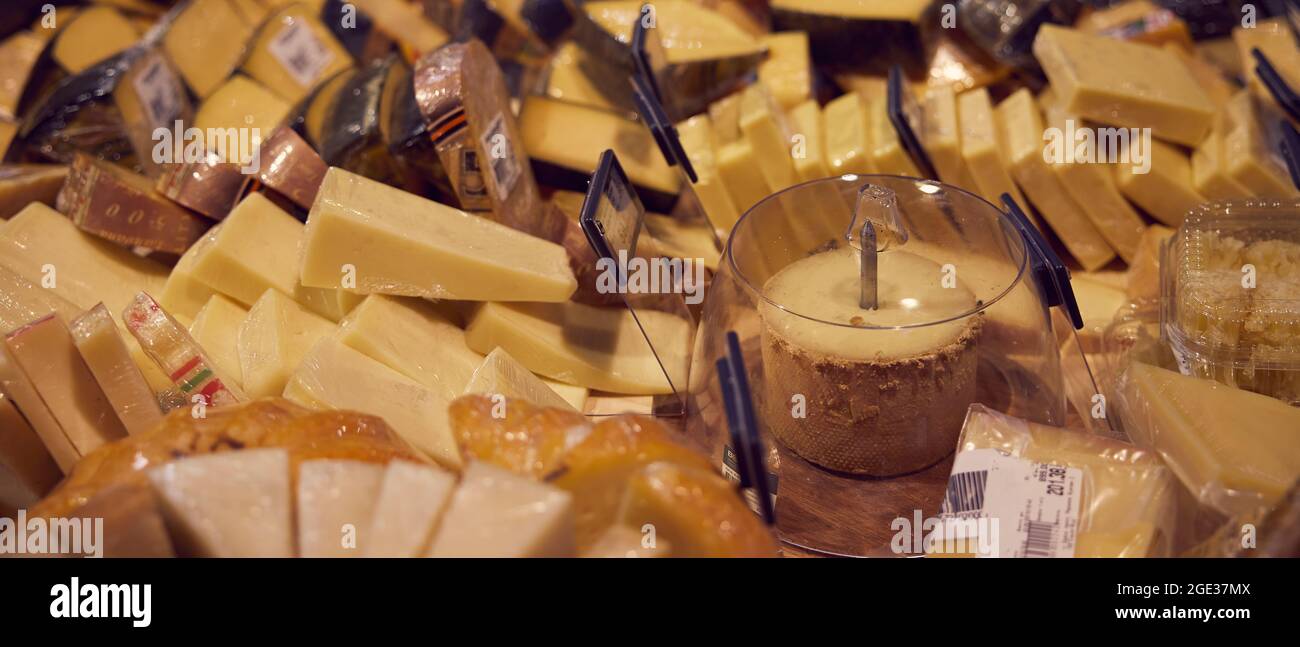 Supermarket cheese display hi-res stock photography and images - Alamy