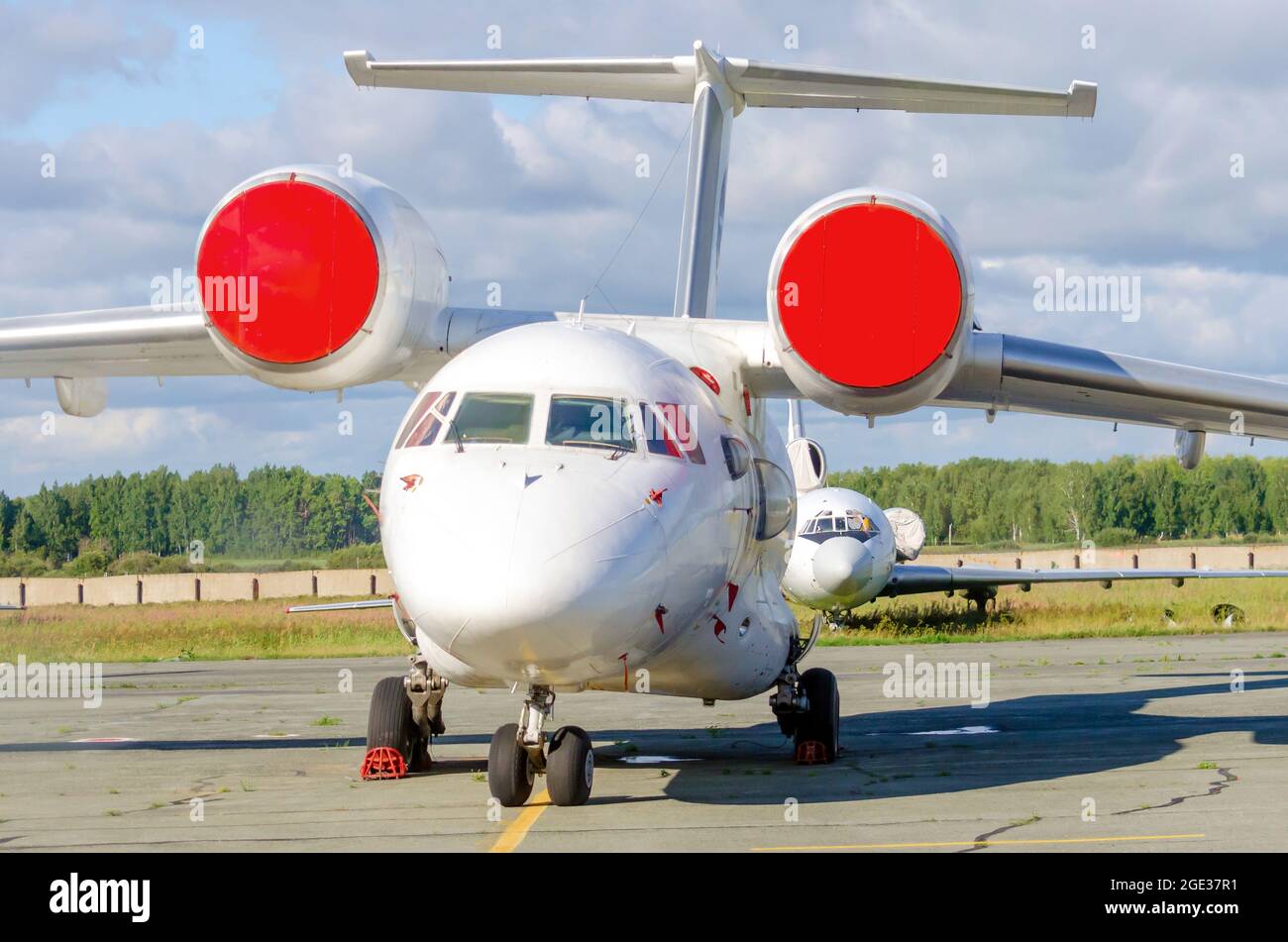 Airplane engines on wing hi-res stock photography and images - Alamy