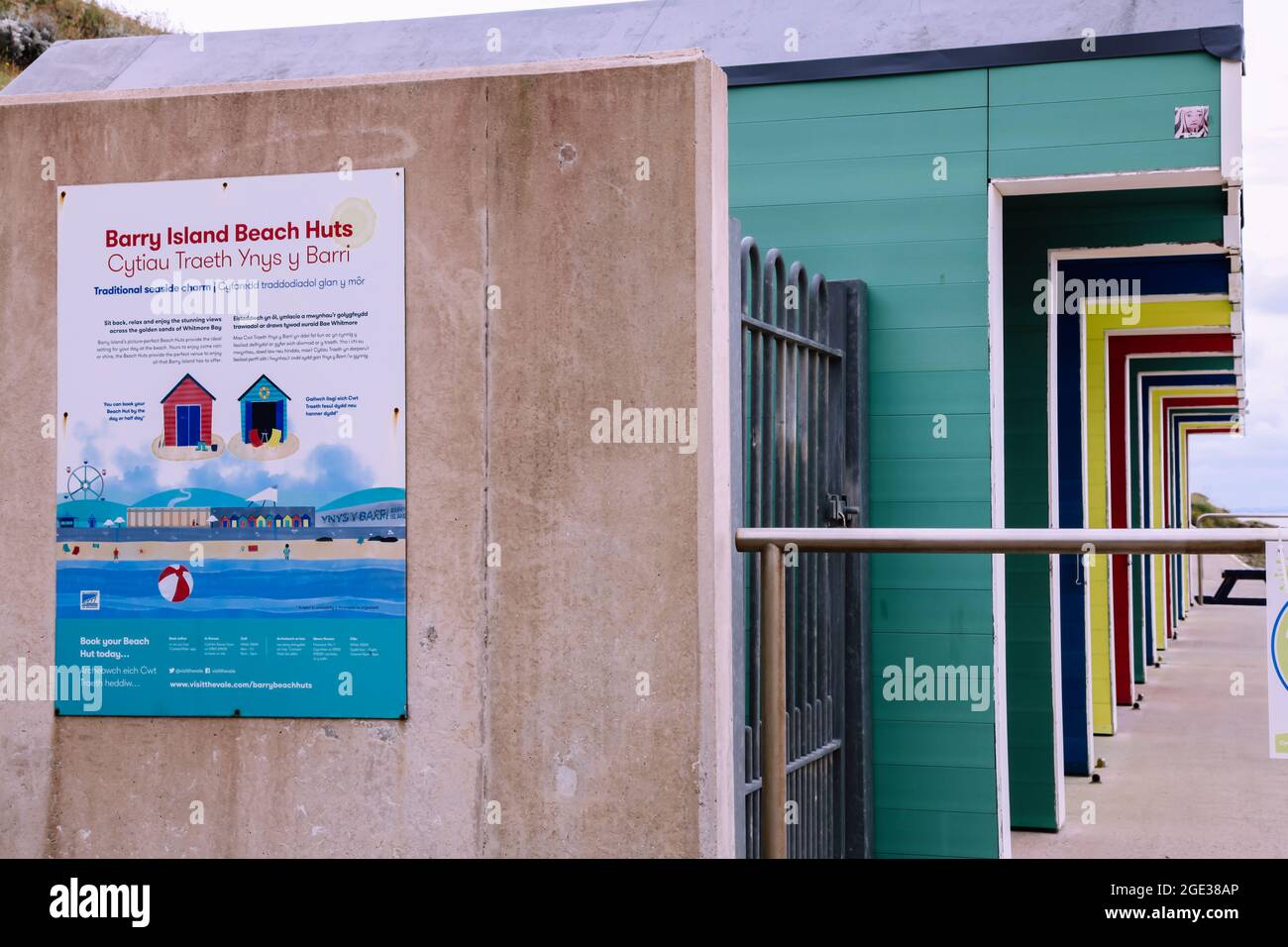 Barry beach huts south wales hi-res stock photography and images - Alamy