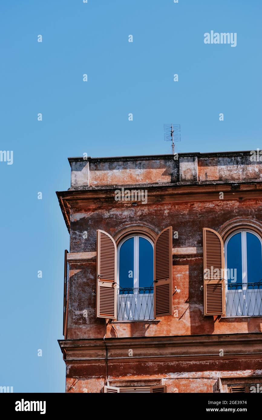 Residential building in rome hi-res stock photography and images - Alamy