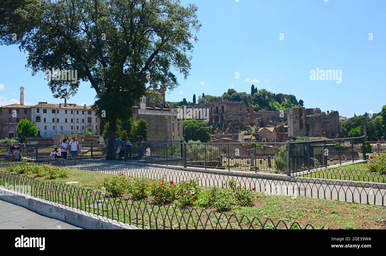 Via dei Fori Imperiali, view of old Rome Stock Photo - Alamy