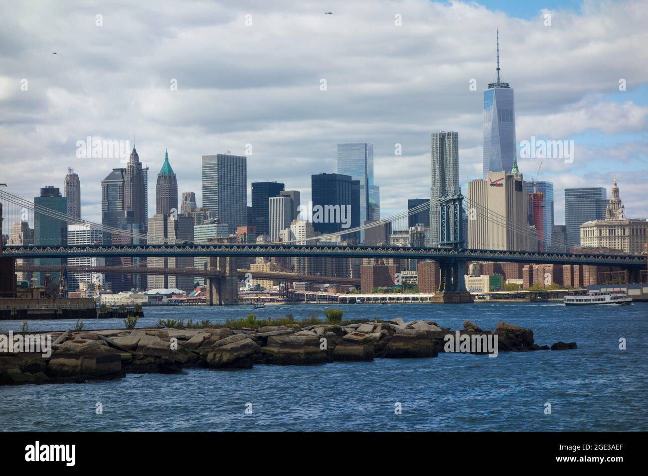 Manhattan and Brooklyn bridge in background NYC Brooklyn side Stock ...