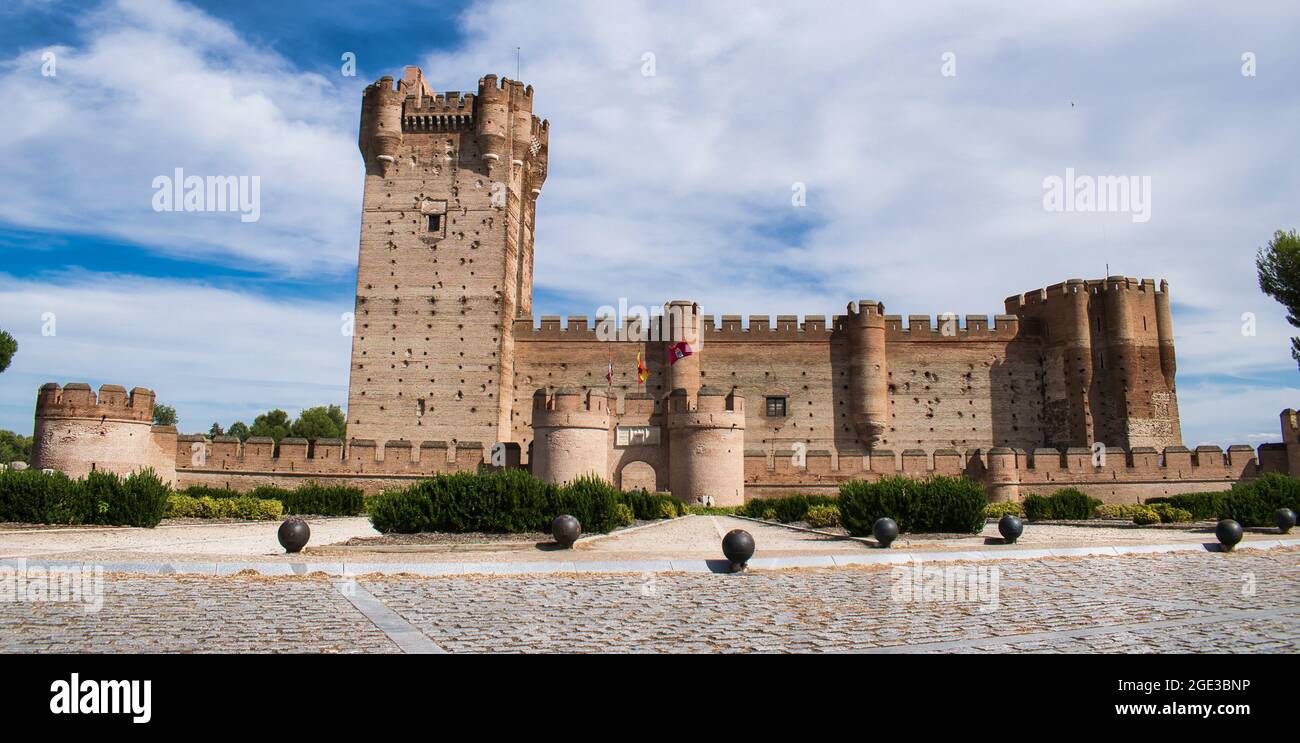 Spanish La Mota Medina castle in the daylight Stock Photo - Alamy
