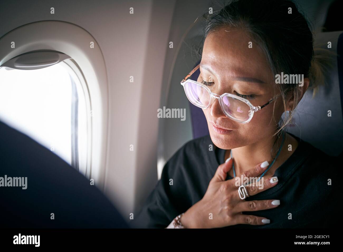 Woman board travel flight hi-res stock photography and images - Alamy