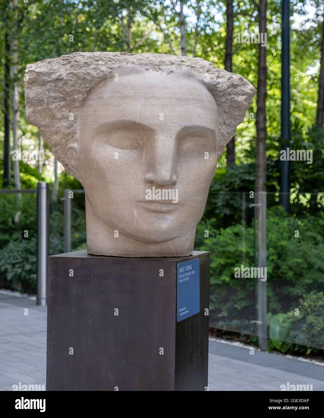 Emily young sculpture hi-res stock photography and images - Alamy