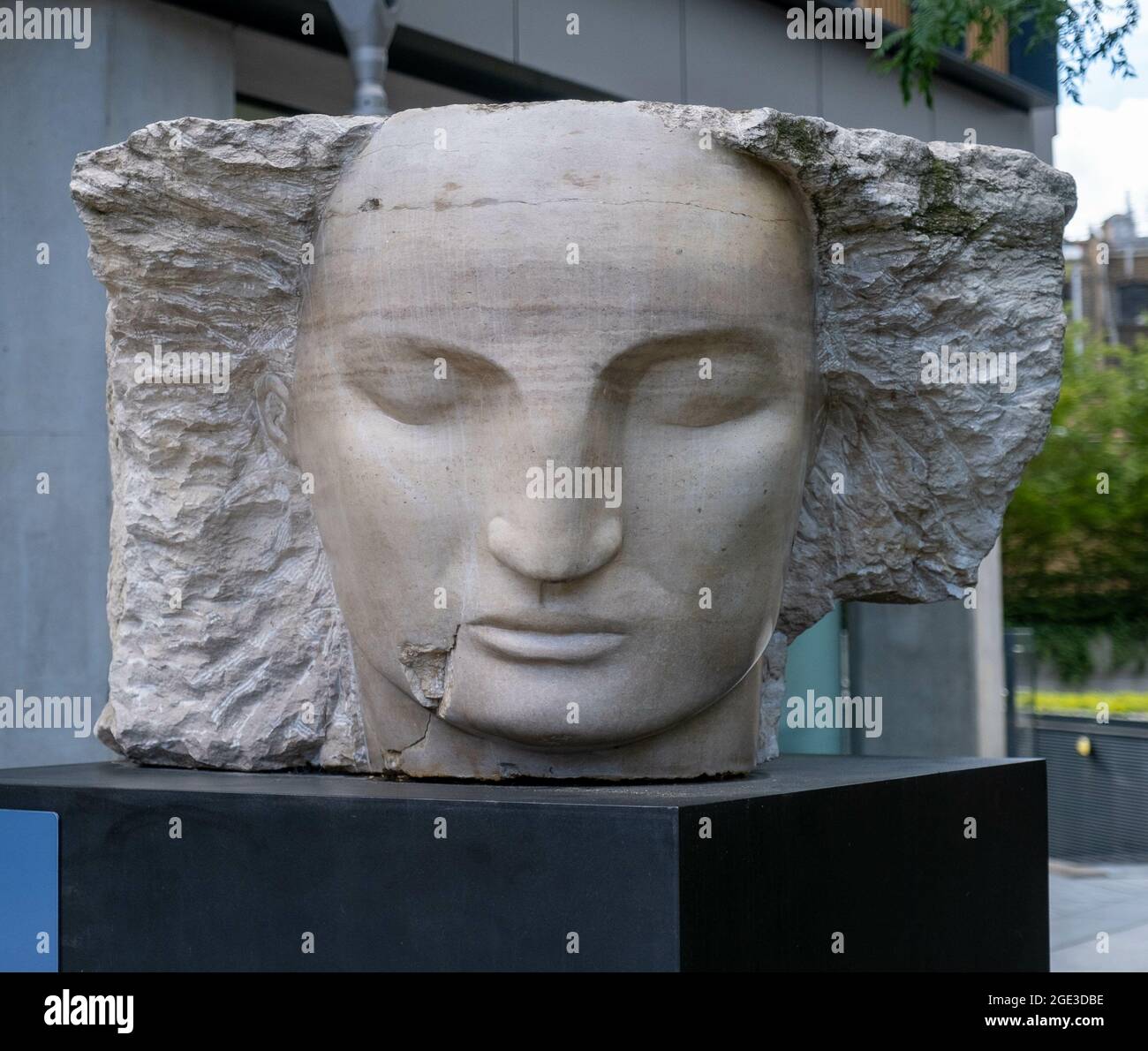 Emily young sculpture hi-res stock photography and images - Alamy