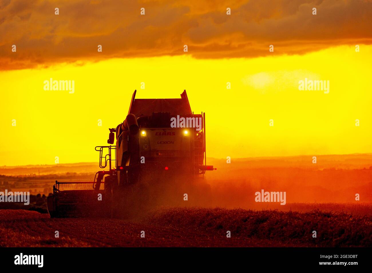 Full harvester hi-res stock photography and images - Alamy