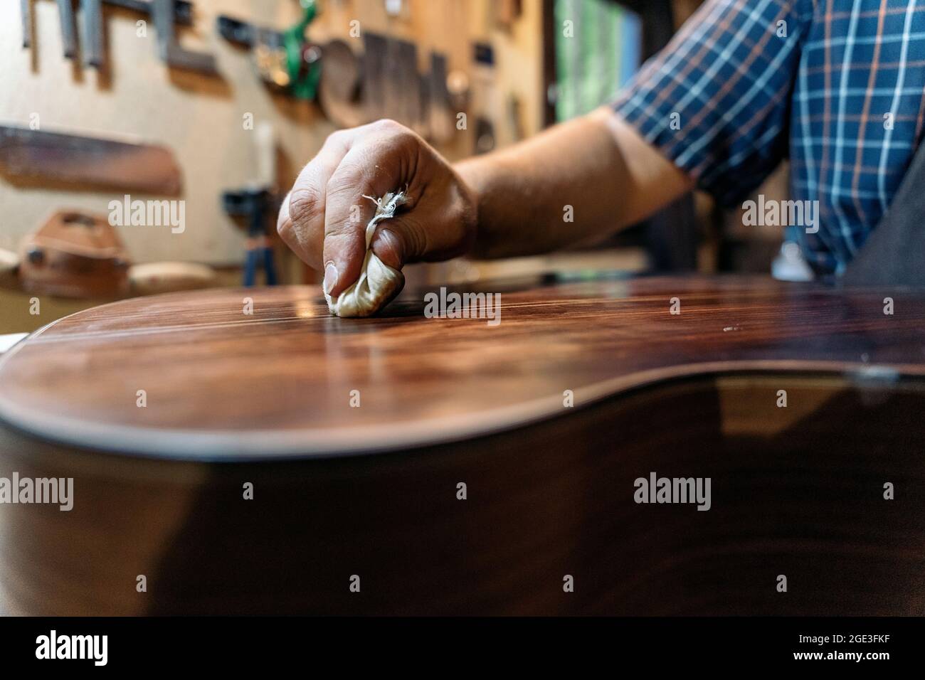 Luthier manufacturing a guitar hi-res stock photography and images - Alamy