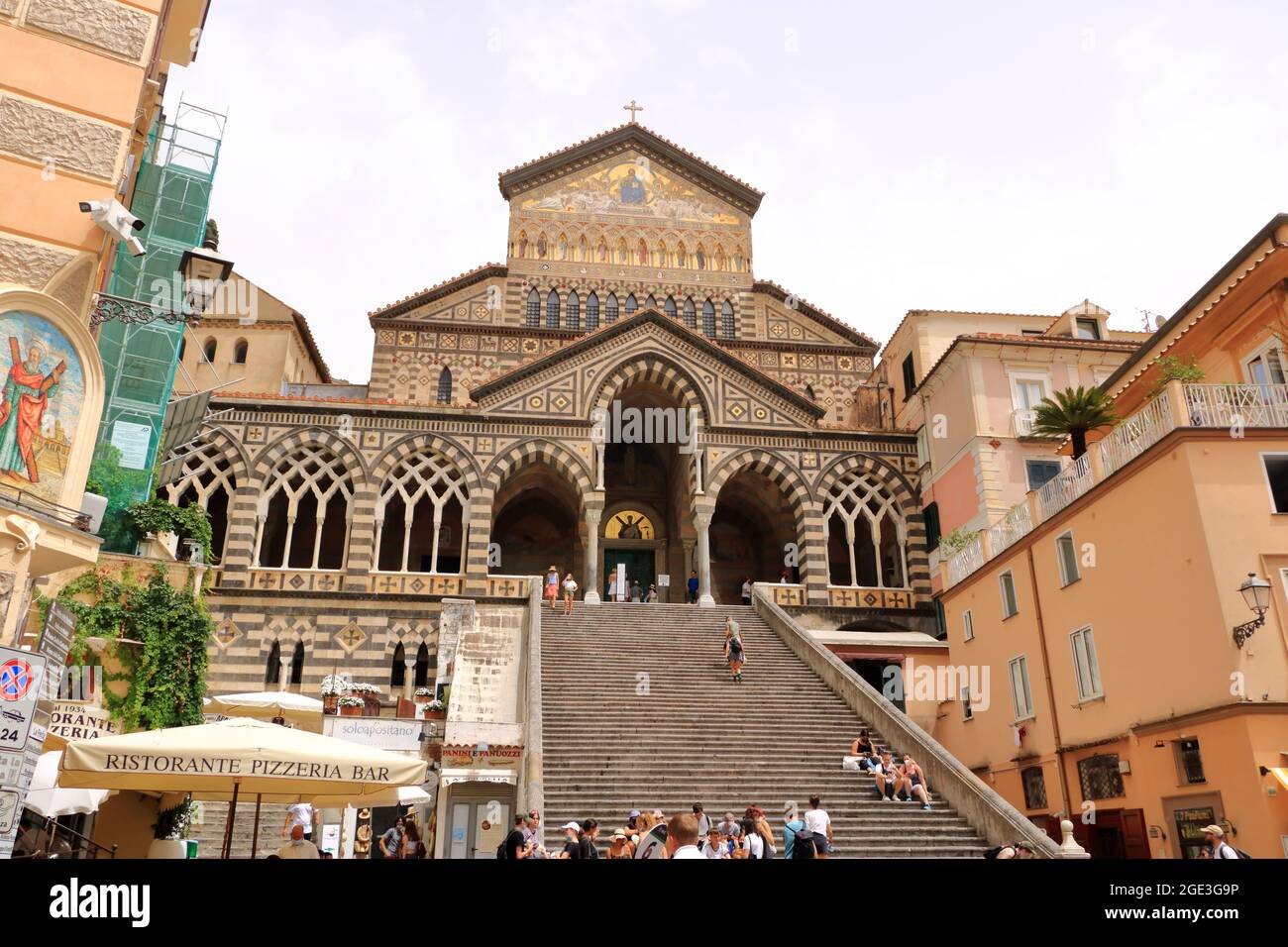 Main square positano hi-res stock photography and images - Alamy