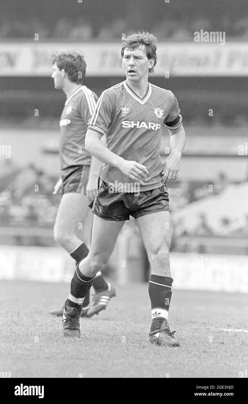 Tottenham hotspur v manchester united hi-res stock photography and ...