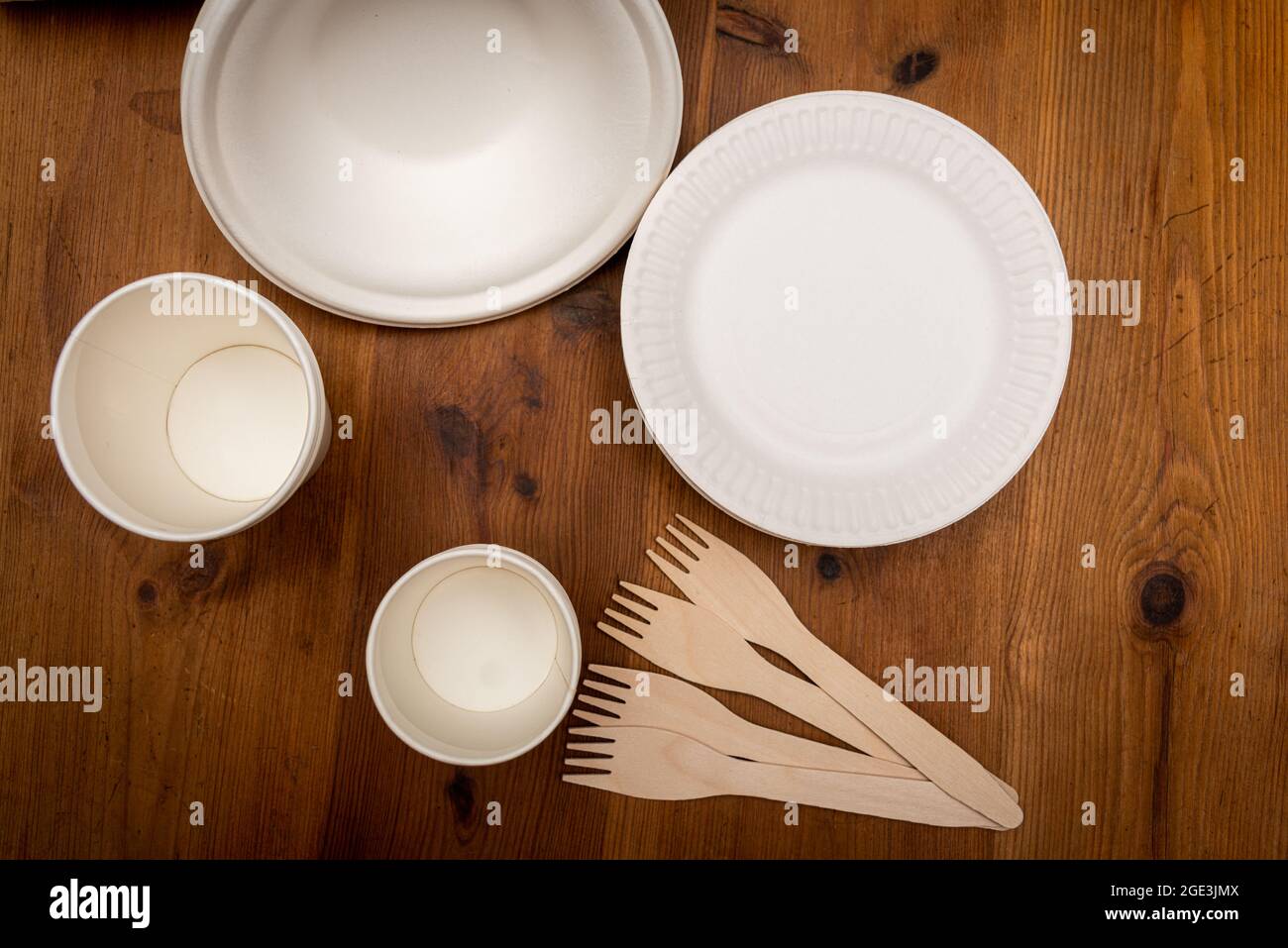 Ecological tableware hi-res stock photography and images - Alamy