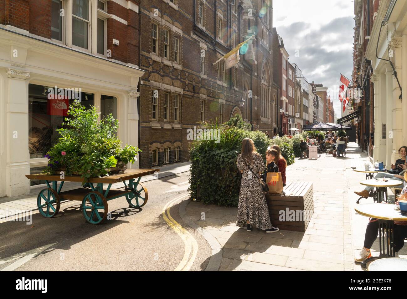 Maiden square hi-res stock photography and images - Alamy