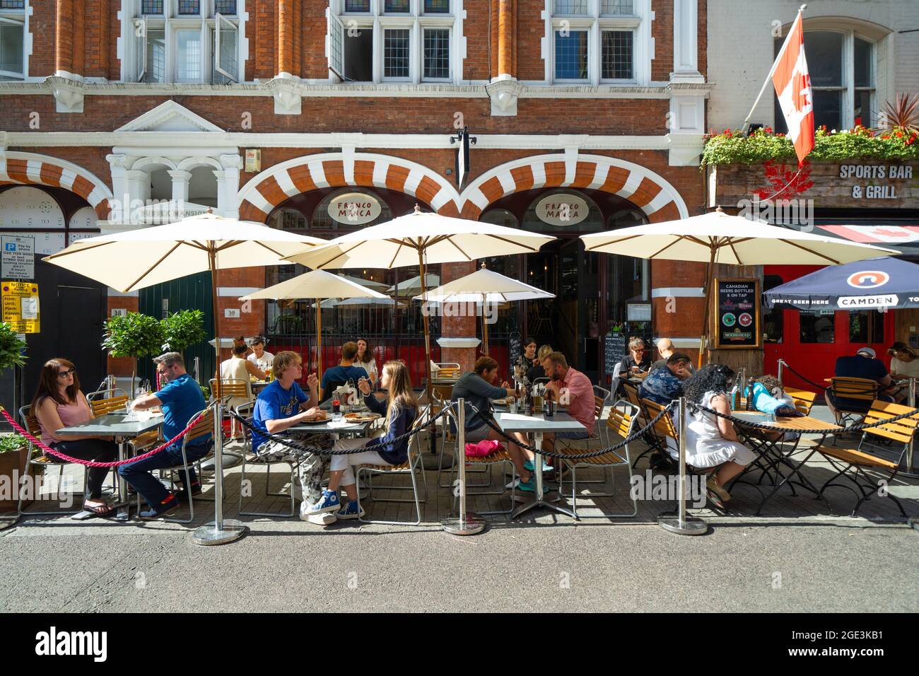 restaurants on Maiden Lane, outdoor seating Stock Photo - Alamy