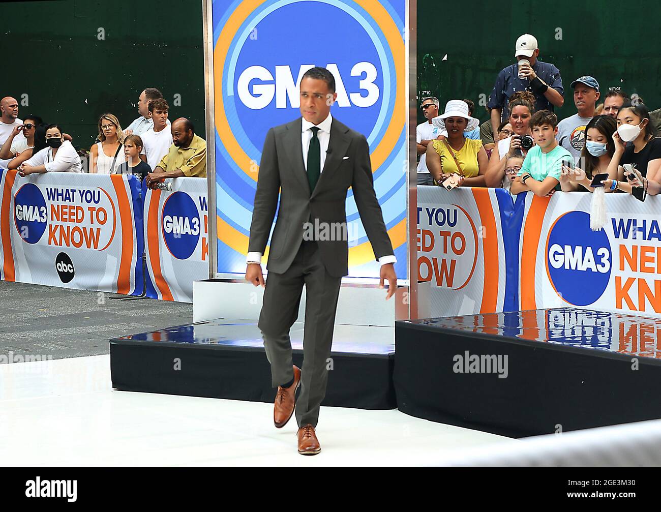 New York - NY - 20210708 Amy Robach and TJ Johnson on set of GMA3 the ...