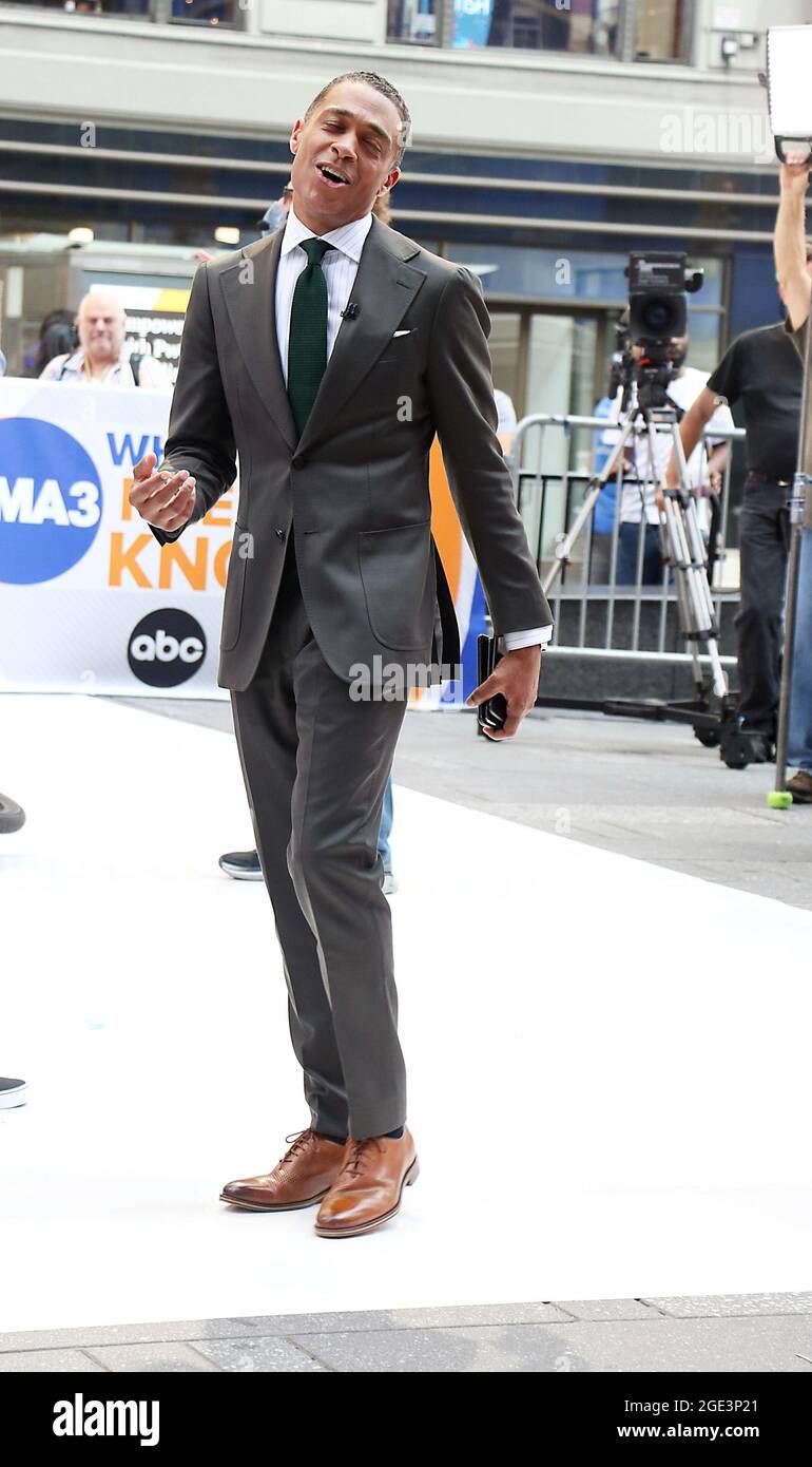 New York - NY - 20210708 Amy Robach and TJ Johnson on set of GMA3 the ...