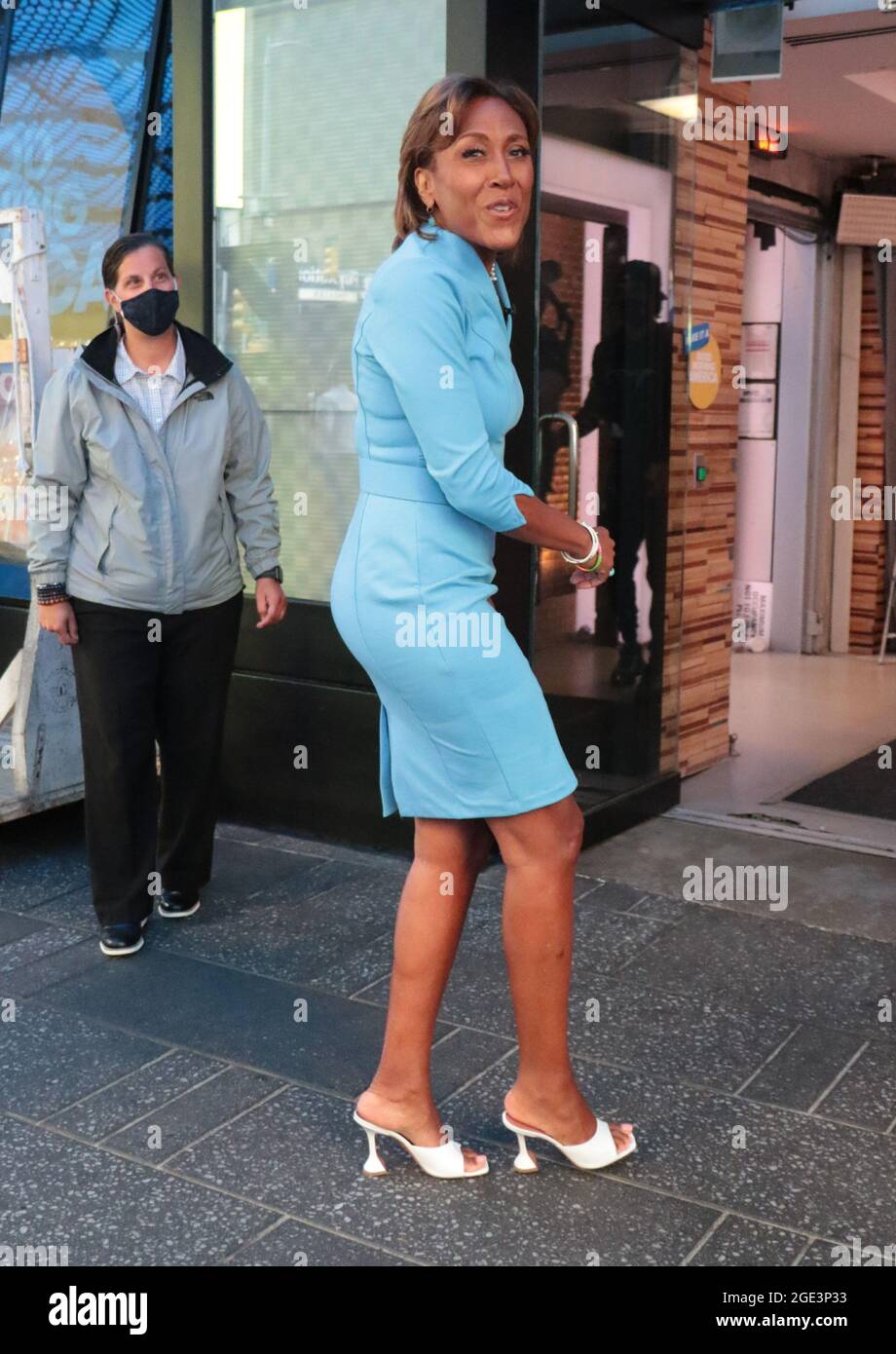 New York - NY - 20210728 Robin Roberts and Michael Strahan are all ...