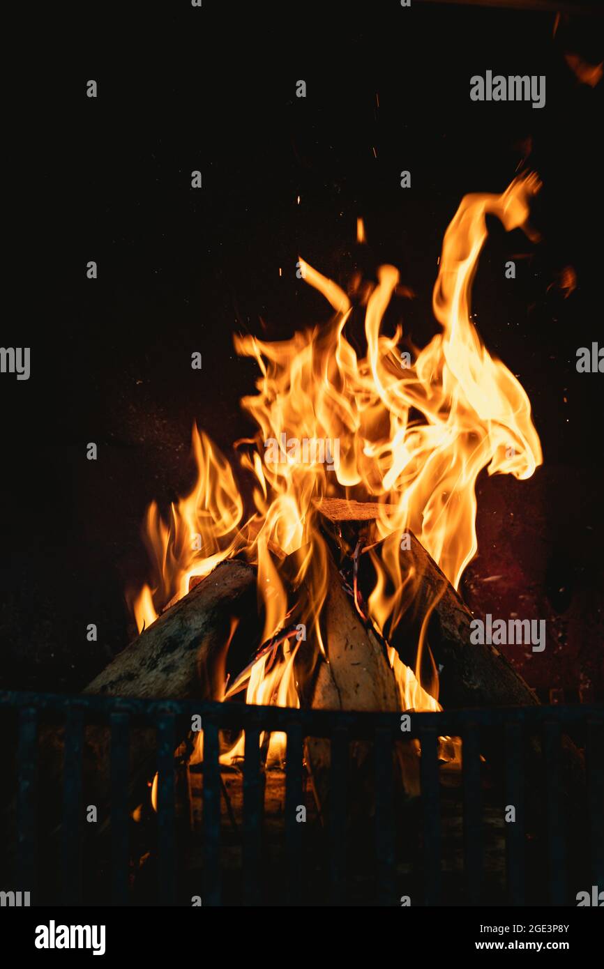 Open fireplace hi-res stock photography and images - Alamy