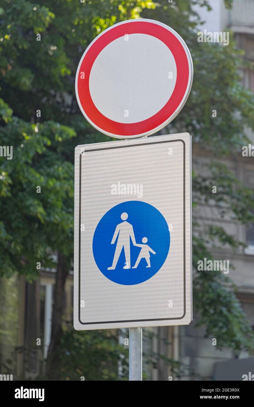 Pedestrian Zone No Traffic Sign in City Center Stock Photo - Alamy