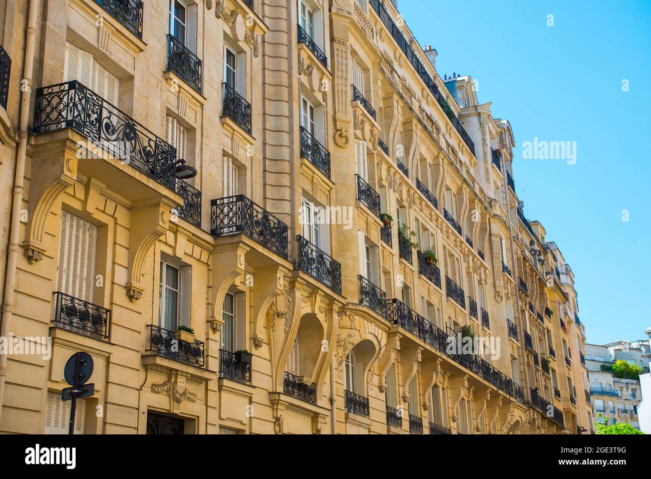 Typical Parisian Building With Balconies And Windows Stock Photo - Alamy