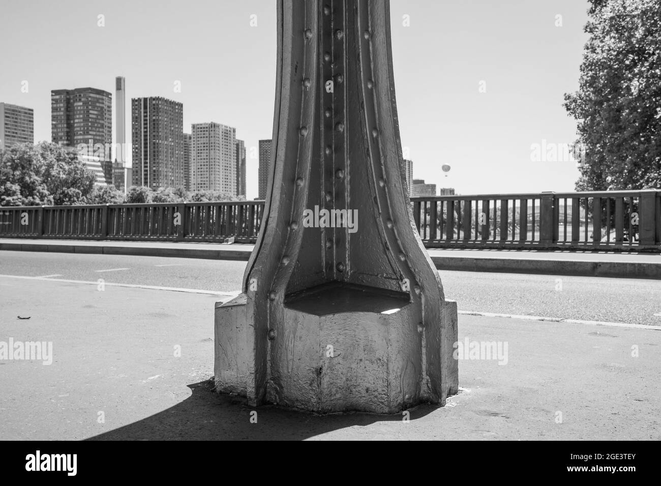 Metallic pillar of Bir Hakeim bridge in Paris Stock Photo - Alamy