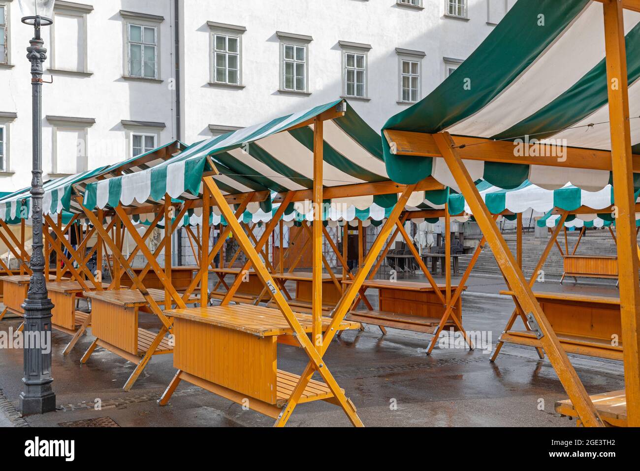 Empty street food stalls hi-res stock photography and images - Alamy