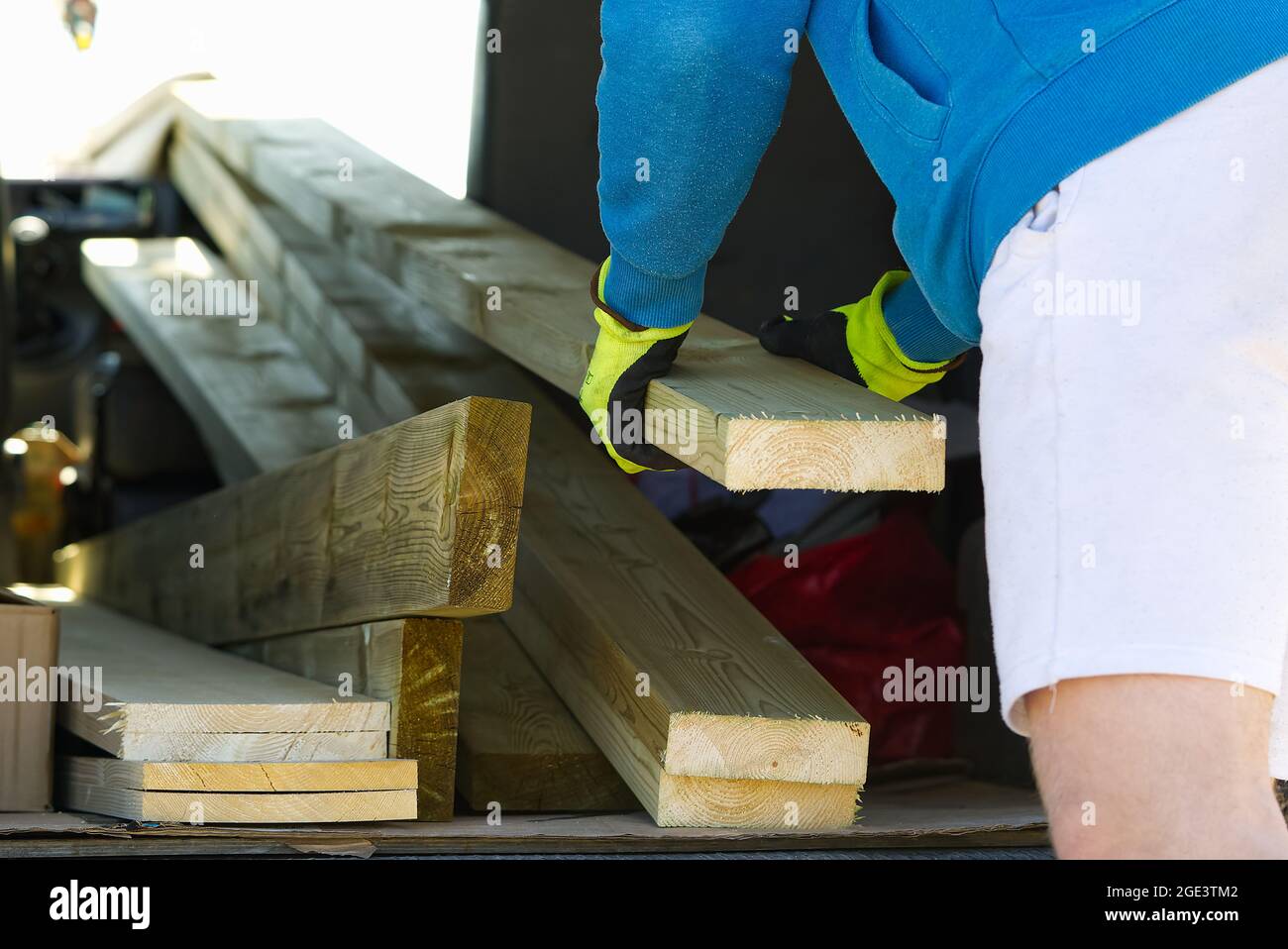 Manual loading wood hi-res stock photography and images - Alamy