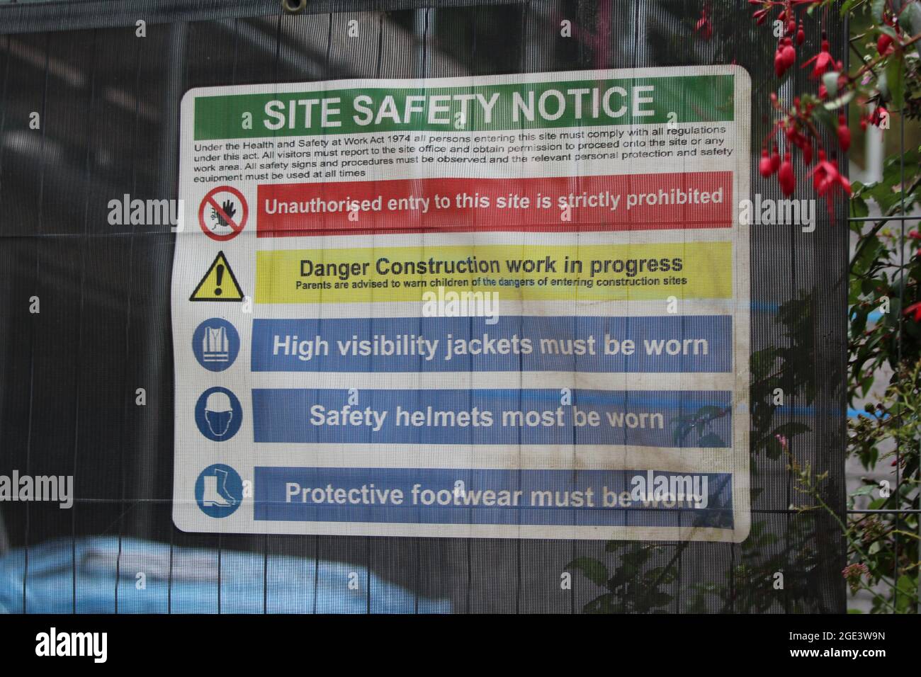 Health and safety signs construction hi-res stock photography and ...