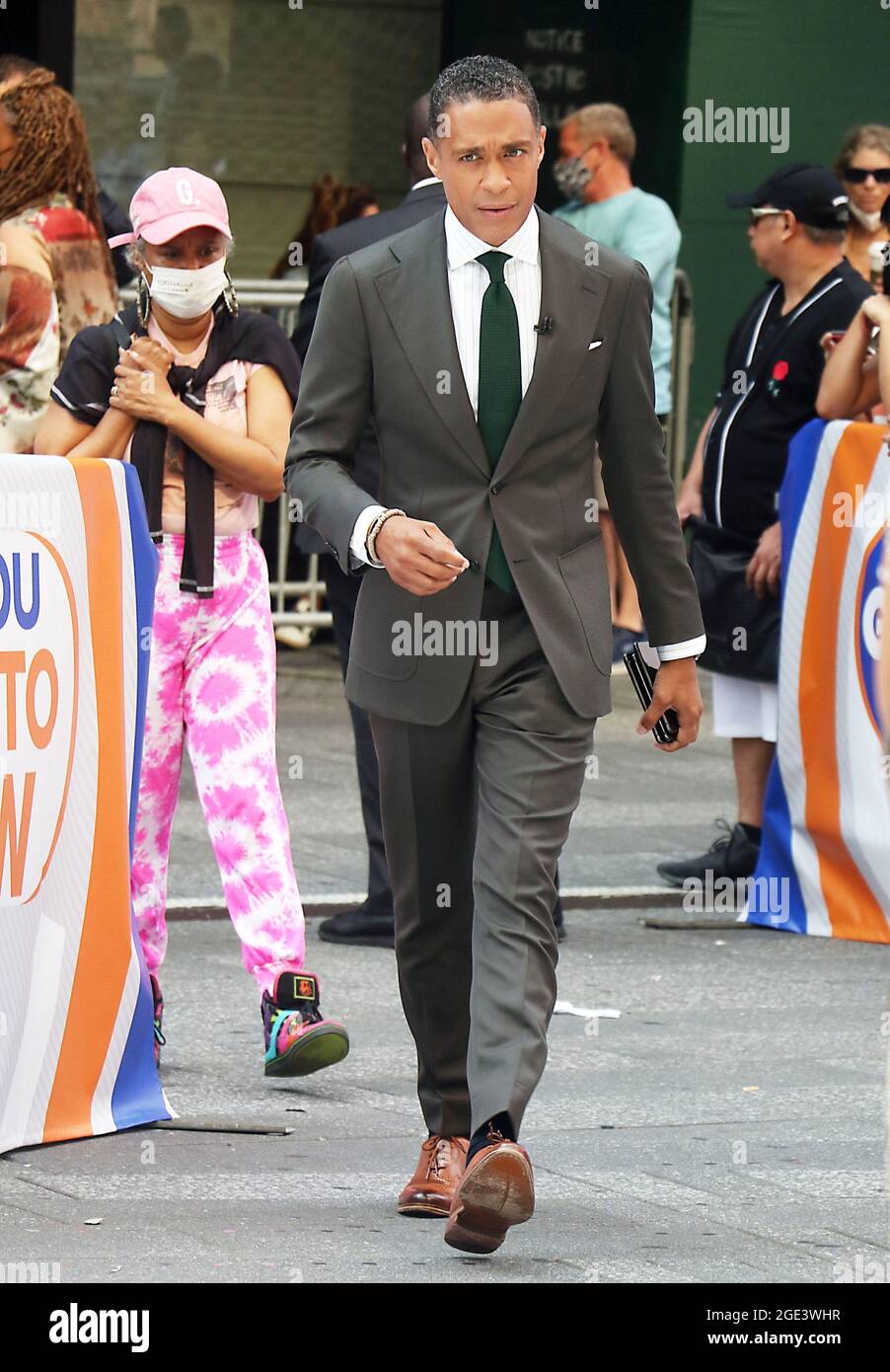New York - NY - 20210708 Amy Robach and TJ Johnson on set of GMA3 the ...
