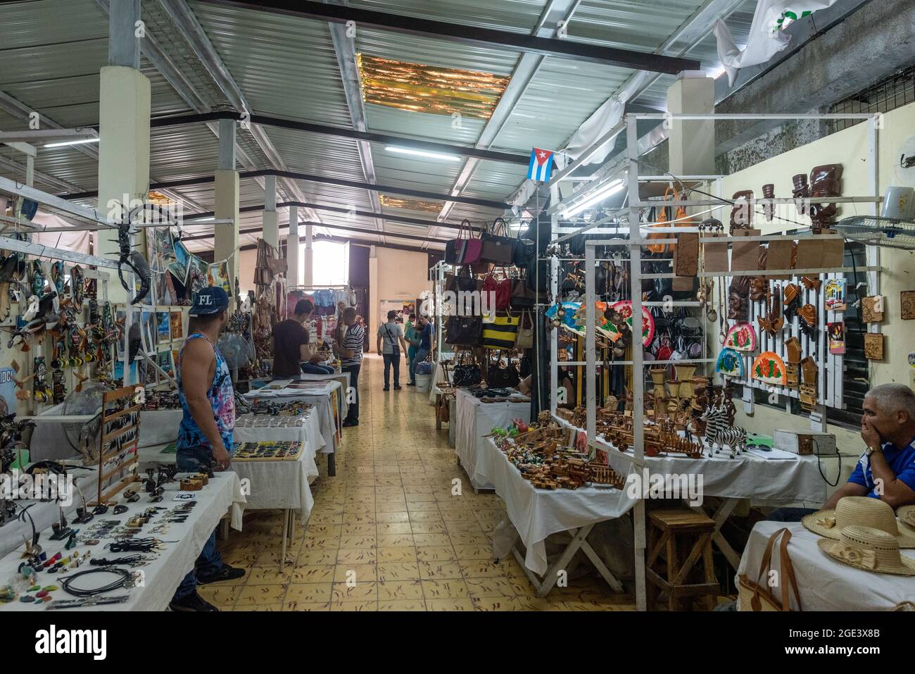 Cuba store souvenirs hi-res stock photography and images - Alamy