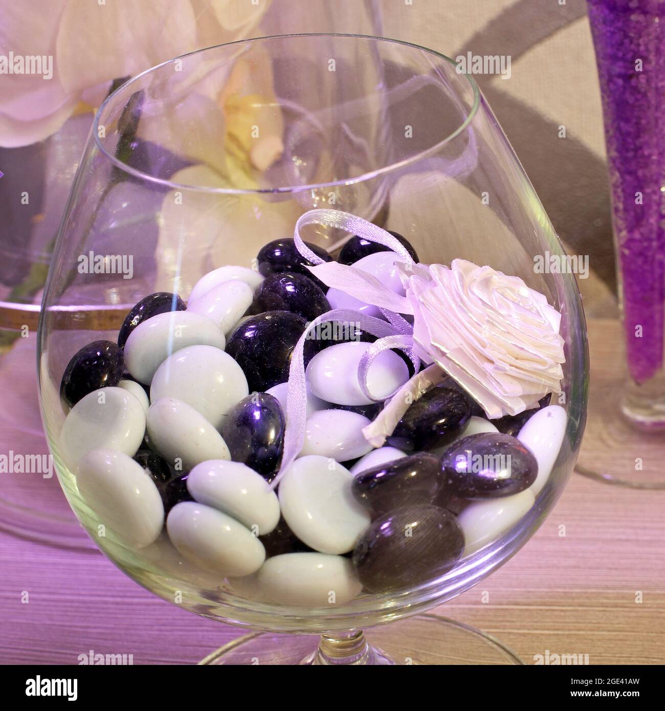 Decorative stones in a glass vase Stock Photo - Alamy