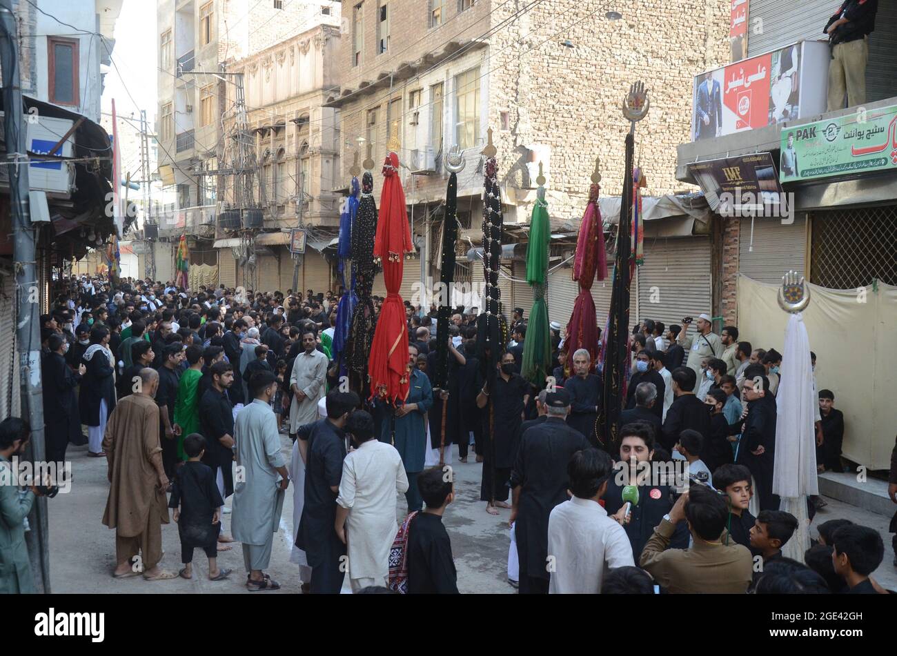 Peshawar, Pakistan. 16th Aug, 2021. Shiite Muslims attend Muharram ...