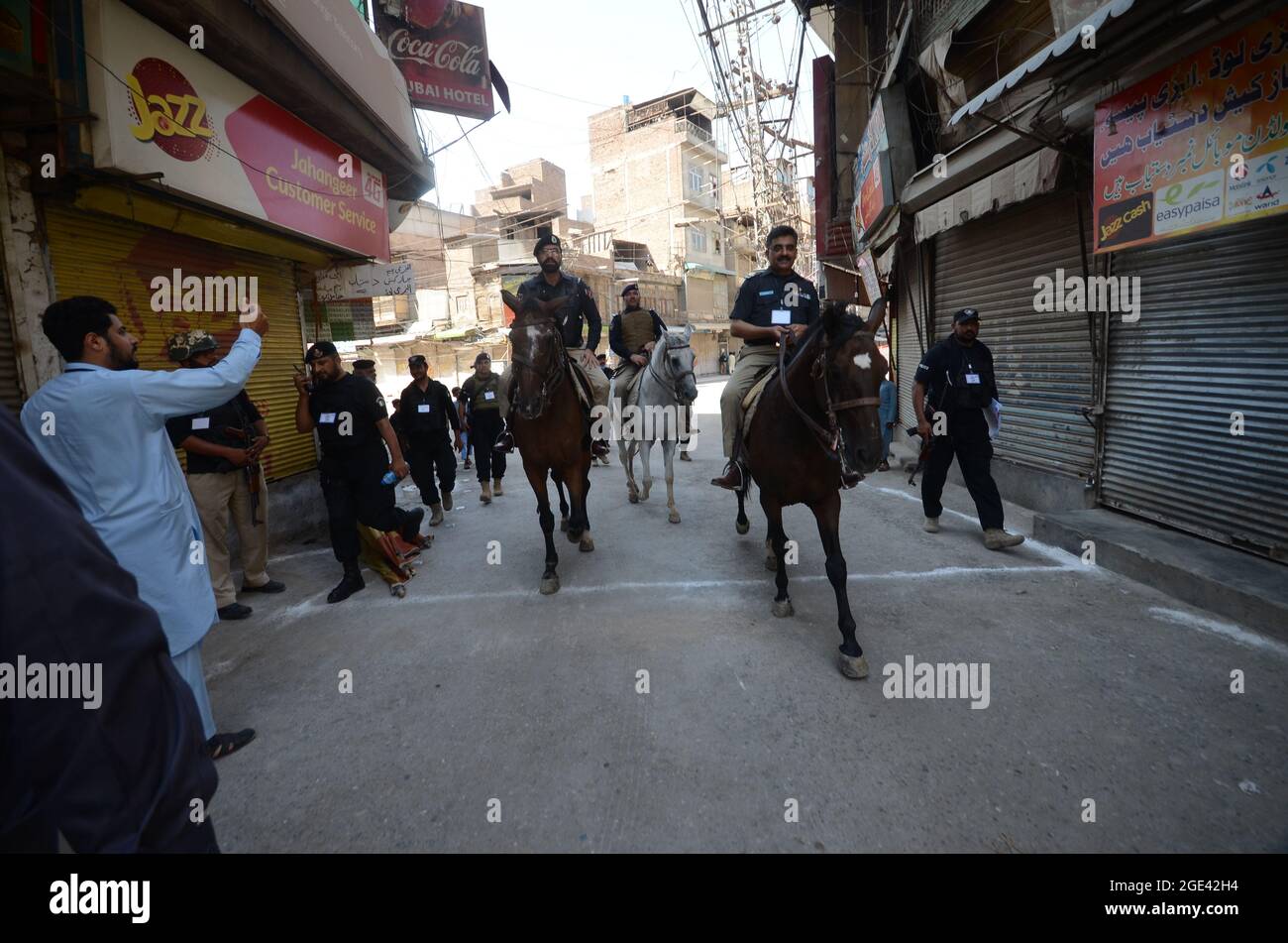 Peshawar, Pakistan. 16th Aug, 2021. Shiite Muslims attend Muharram ...