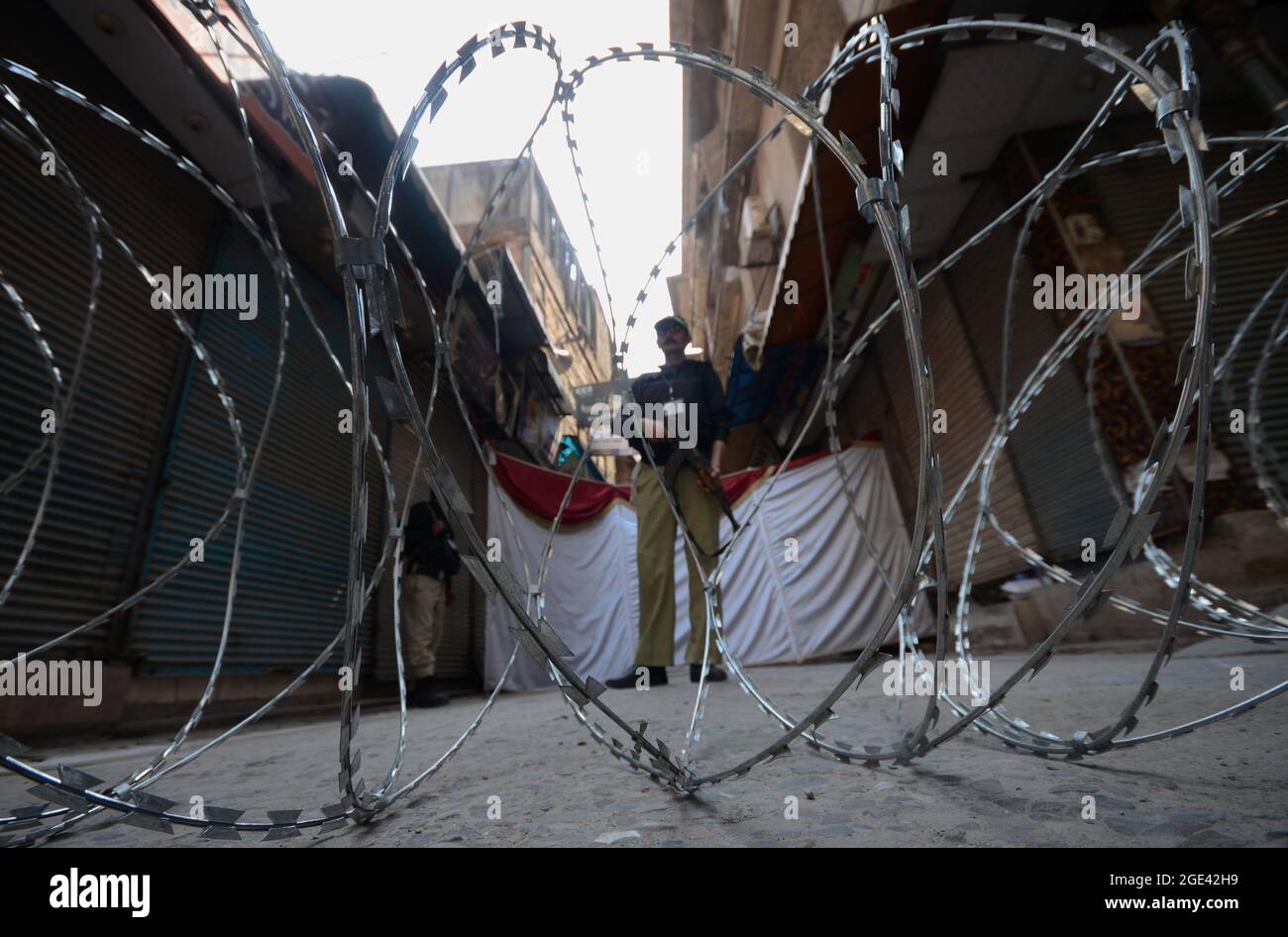 Peshawar, Pakistan. 16th Aug, 2021. Shiite Muslims attend Muharram ...