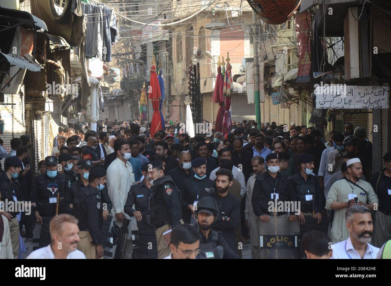 Peshawar, Pakistan. 16th Aug, 2021. Shiite Muslims attend Muharram ...