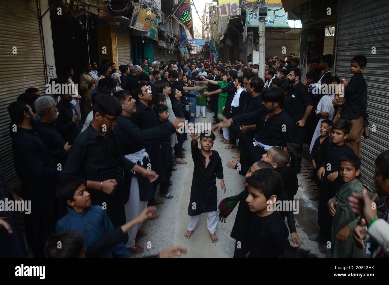 Peshawar, Pakistan. 16th Aug, 2021. Shiite Muslims attend Muharram ...