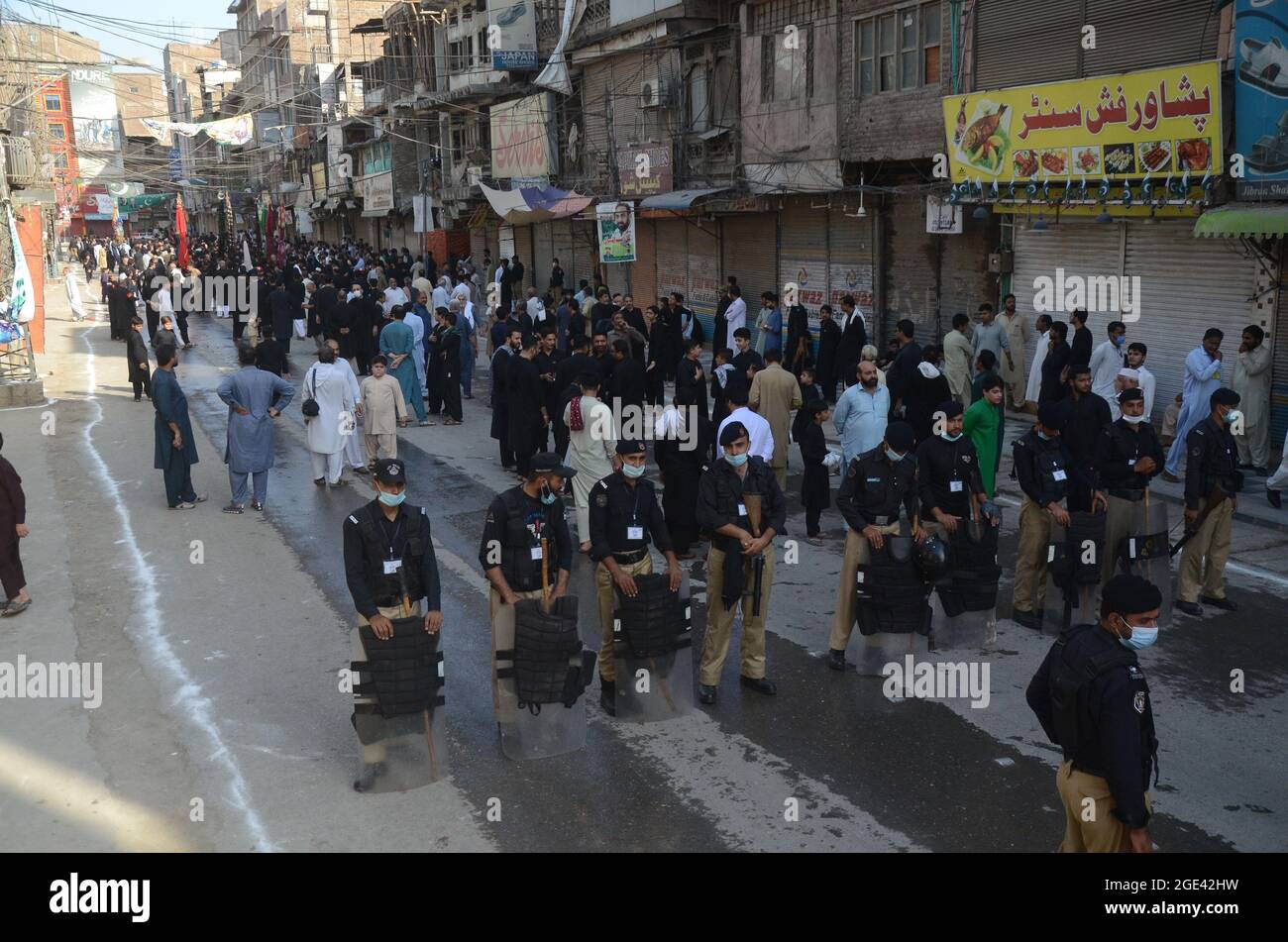 Peshawar, Pakistan. 16th Aug, 2021. Shiite Muslims attend Muharram ...