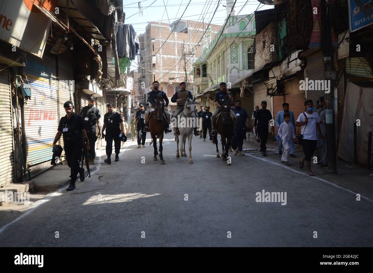 Peshawar, Pakistan. 16th Aug, 2021. Shiite Muslims attend Muharram ...